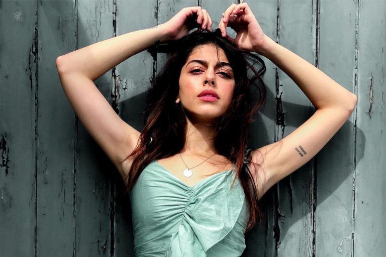 Alaya F depicts her willpower of avoiding vada pav and jalebi through ...